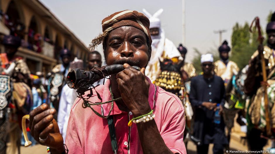 Muslims worldwide celebrate end of Ramadan with Eid al-Fitr
