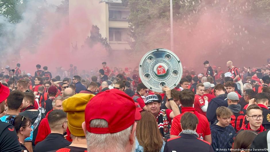 Le Bayer Leverkusen sacré champion d'Allemagne – DW – 14/04/2024