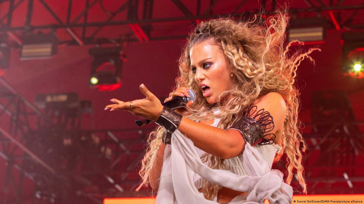 Palestinian-Chilean singer poised to take Arabic pop global – DW – 05 ...