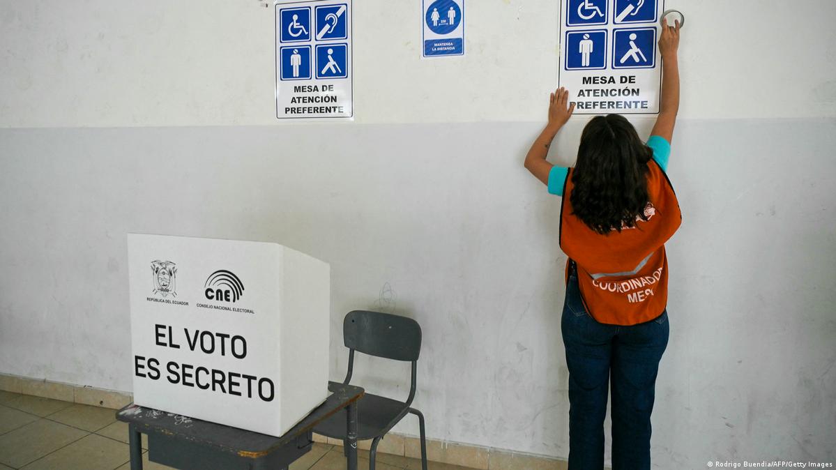 Ecuador prison warden killed as country votes on security – DW – 04/22/2024