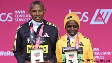 Los kenianos Mutiso y Jepchirchir ganan maratón de Londres