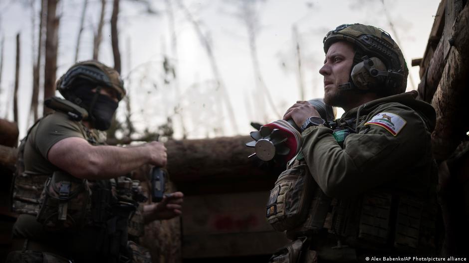 Ukraine updates: Russia claims capture of village in Donetsk – DW – 04 ...
