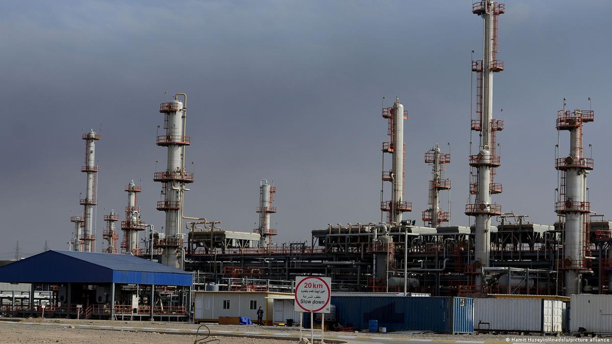 پشت پرده قاچاق پررونق نفت اقلیم کردستان به ایران – DW – ۱۴۰۳/۴/۲۱