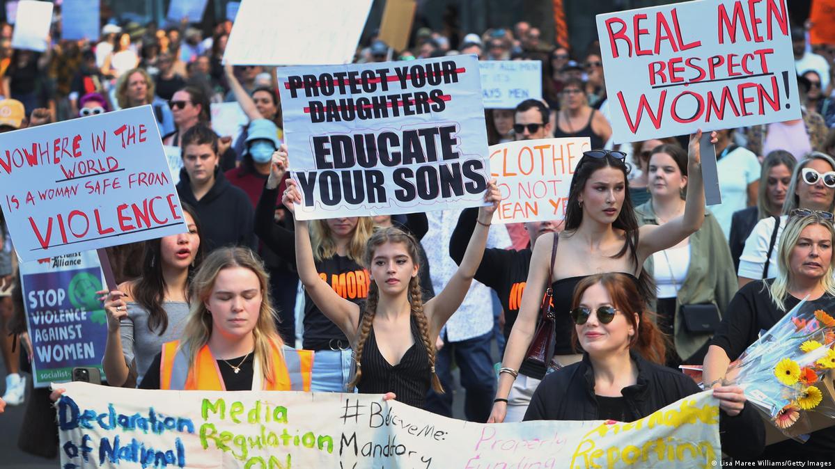 Australians protest gender violence after knife attack – DW – 04/27/2024