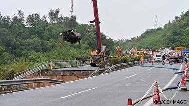 China highway collapse: Death toll rises to over 40 – DW – 05/02/2024
