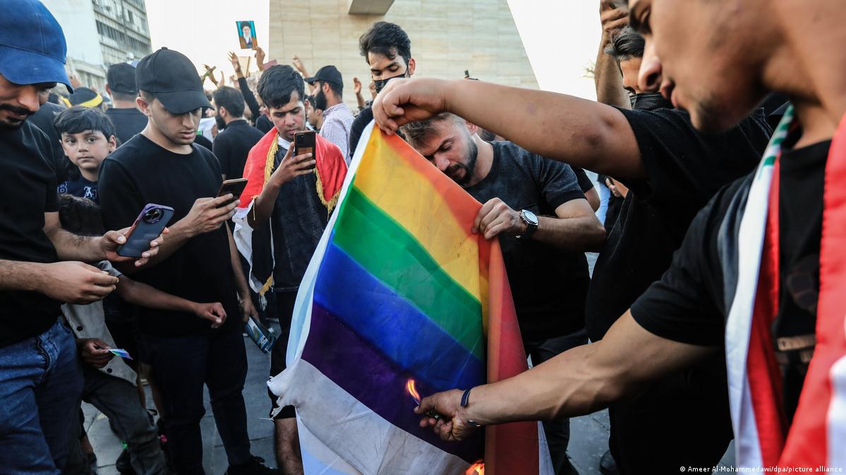 Iraqi LGBTQ+ community loses social media safe space – DW – 05/04/2024