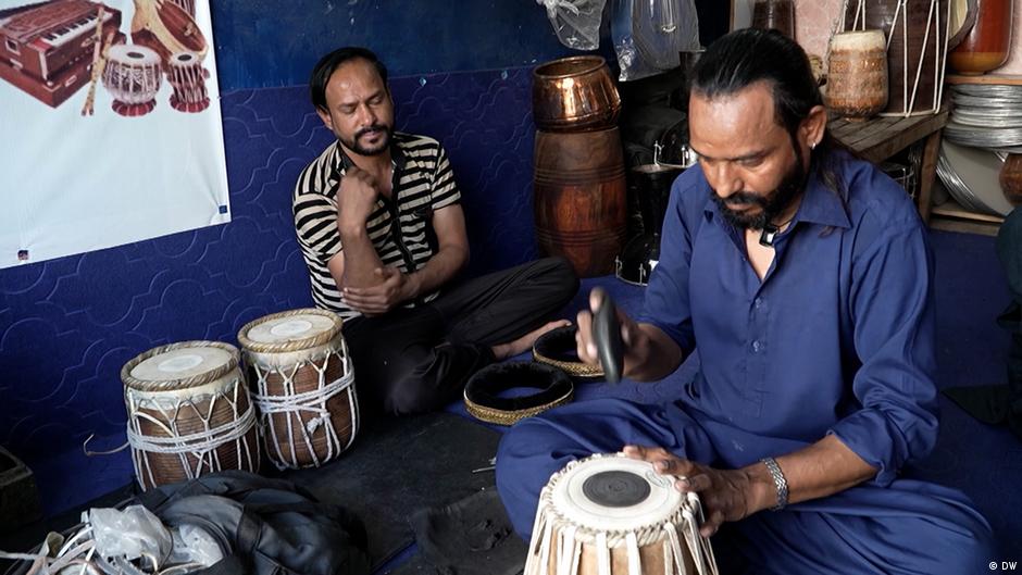 Pakistani tabla maker shares secrets of his craft – DW – 05/08/2024