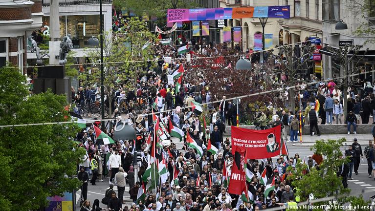 Thousands protest Israel's Eurovision participation – DW – 05/10/2024