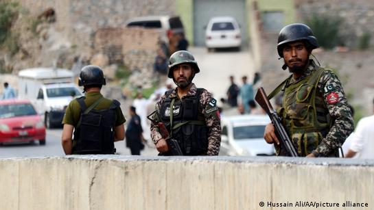 Pakistan: Gunmen kill 11 police officers in ambush attack