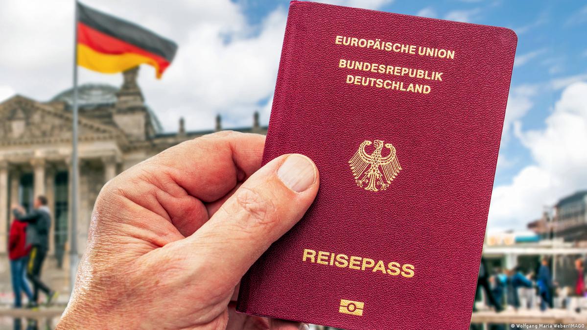 German gov't stops fast-track naturalization: 3 takeaways – DW – 10/09/2025