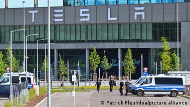 Germany: Tesla given go-ahead for Berlin factory expansion – DW – 07/04 ...