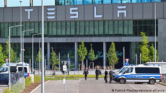 Germany: Tesla given go-ahead for Berlin factory expansion – DW – 07/04 ...
