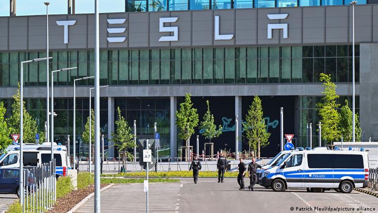 Germany: Tesla protests end with arrests and dismantled camp – DW – 05 ...