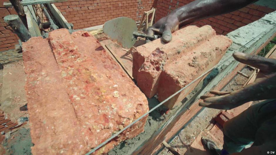 Helping bricks go green in Uganda – DW – 05/21/2024