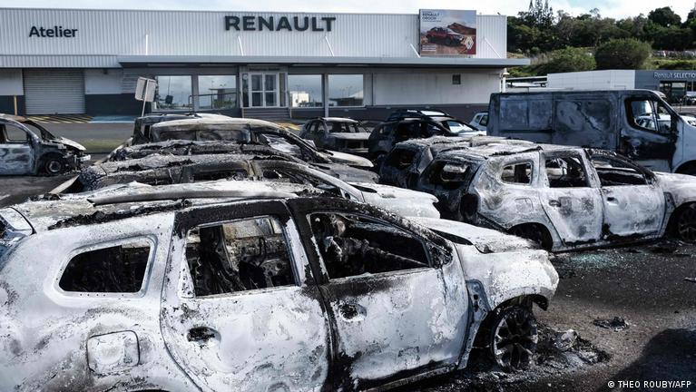 New Caledonia: Curfew, airport closed after riots in Noumea – DW – 05 ...