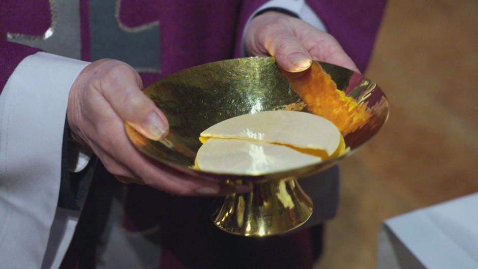 Communion Wafers: Paper-thin Bread with Great Significance – DW – 05/21 ...