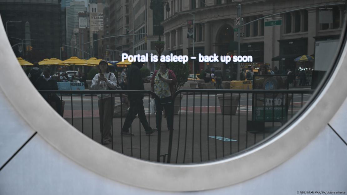 Desnudos Públicos Apagan ‘portal Entre Nueva York Y Dublín Nuestras Charlas Nocturnas