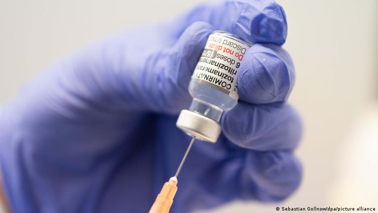 Словачка сака да ги забрани иРНК вакцините – DW – 12.10.2024