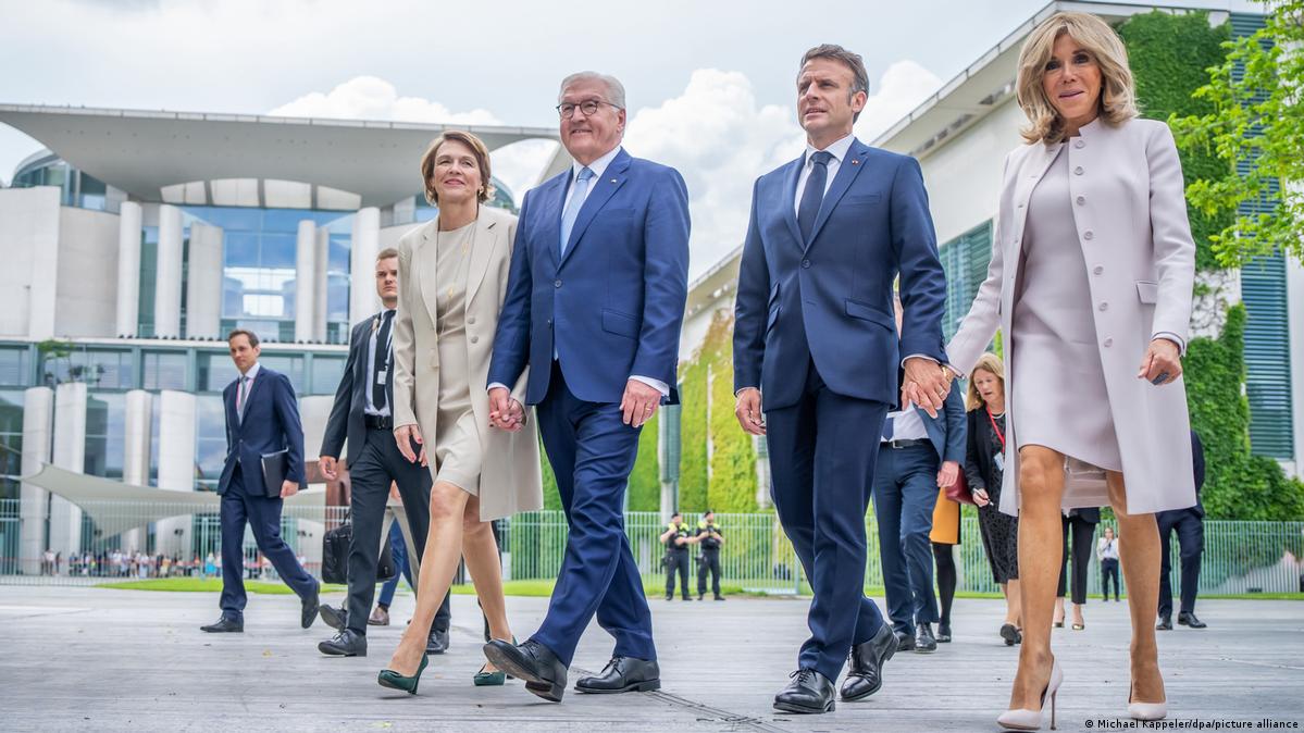 France's Macron touts 'indispensable' ties on Germany visit – DW – 05 ...