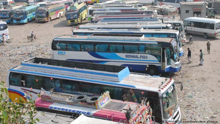 Pakistan: Dozens killed as bus plunges into ravine