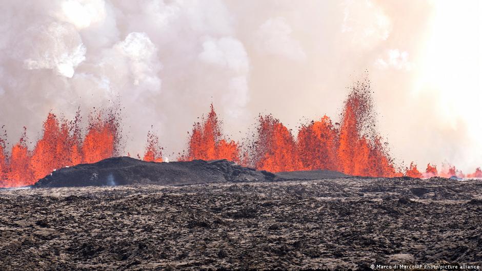 Iceland: Grindavik volcano eruption prompts new evacuations