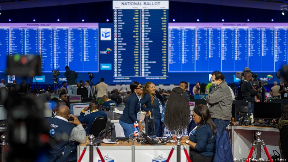 South Africa election: ANC losing majority in early results – DW – 05 ...