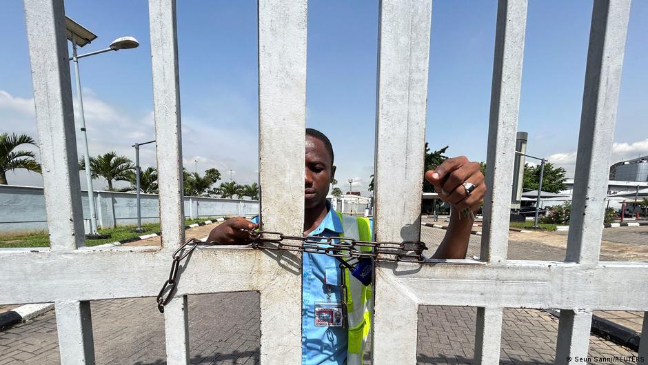 Nigeria: Electric grid crippled as workers go on strike – DW – 06/03/2024