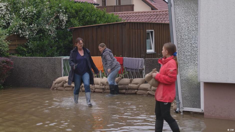 Floods in southern Germany force thousands from their homes – DW – 06 ...
