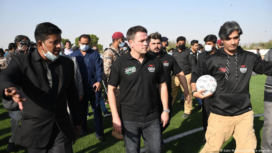 Michael Owen thinks Pakistani football is onto a winner – DW – 06/06/2024