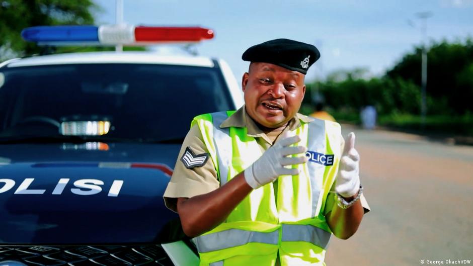 Tanzania's traffic cop rapper saving lives – DW – 06/30/2024