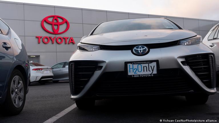 Germany and Japan test hydrogen future with BMW, Toyota cars
