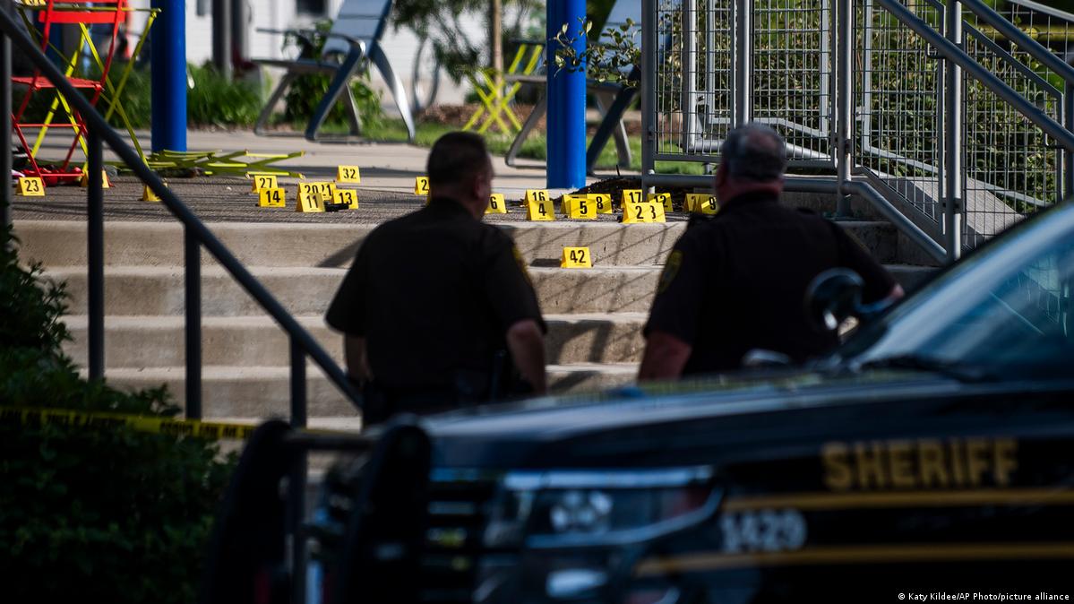 US: Several wounded in shooting at Detroit area water park – DW – 06/16 ...