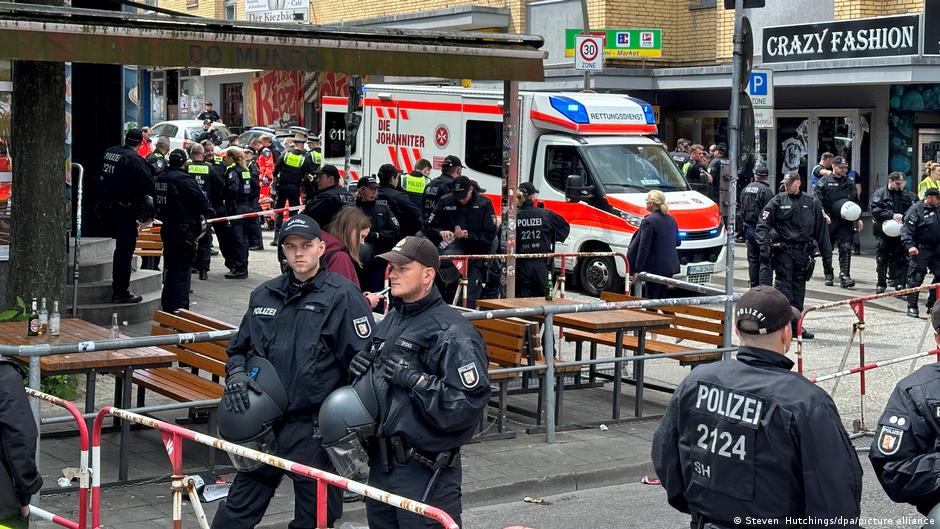 Germany: Man wielding hammer in Hamburg shot by police – DW – 06/16/2024