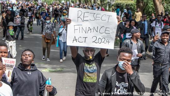 Gen Z protests in Kenya turn deadly – DW – 06/25/2024