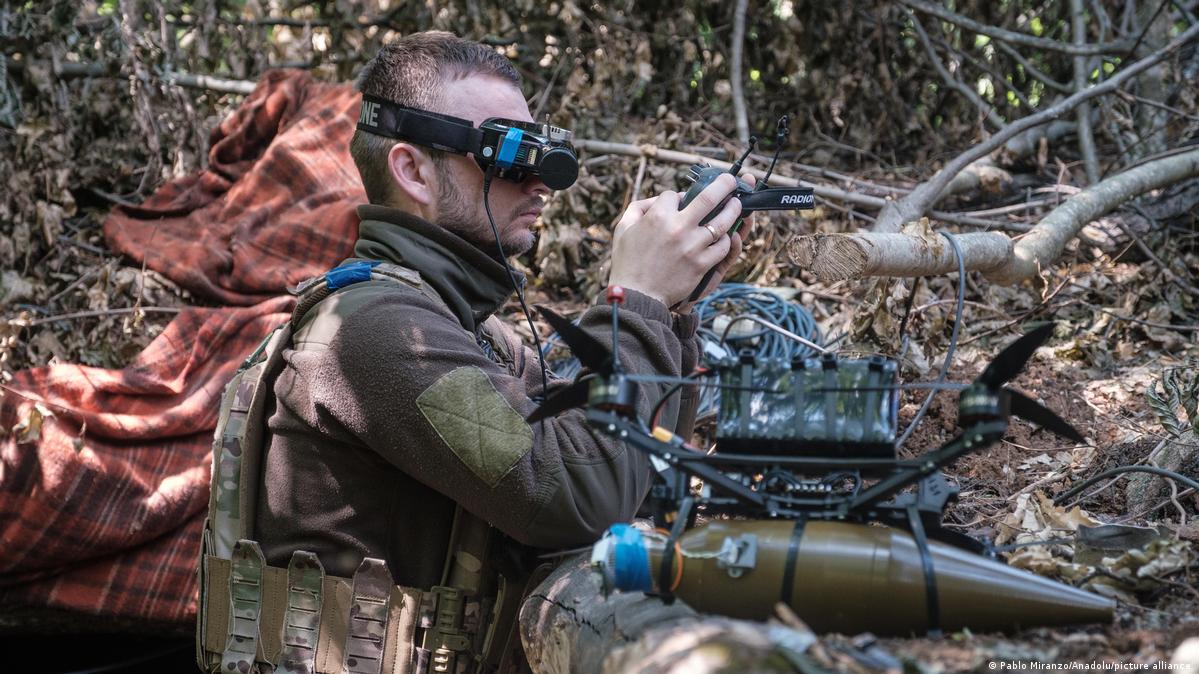 Ucrania lanza ataque con drones sobre cuatro regiones rusas – DW – 23 ...