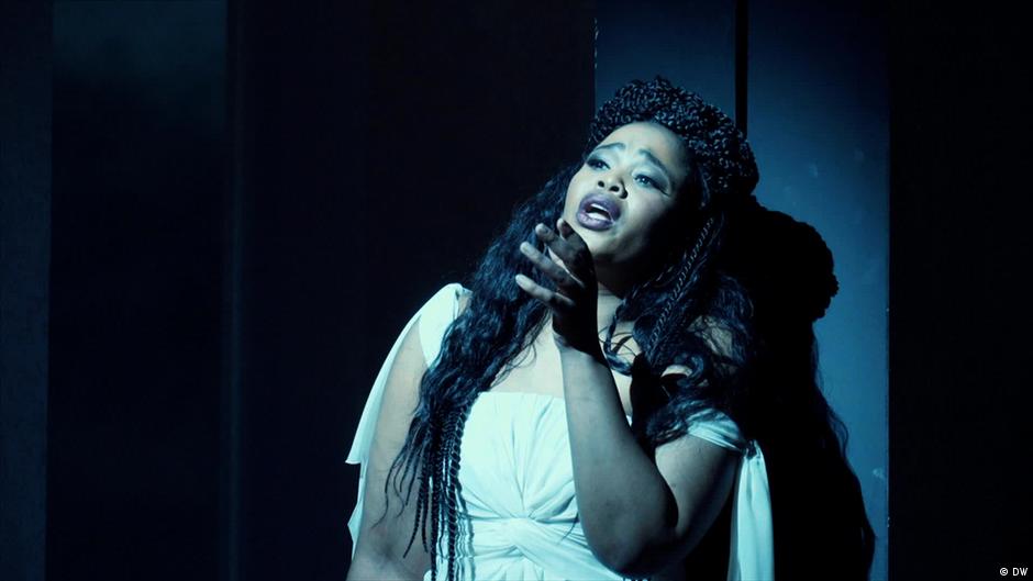 من بلدة صغيرة إلى كبرى مسارح العالم – DW – 2024/6/30