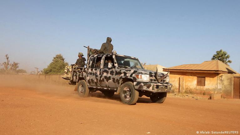 Nigeria: Gunmen kill worshippers in Katsina mosque attack – DW – 08/19/2025