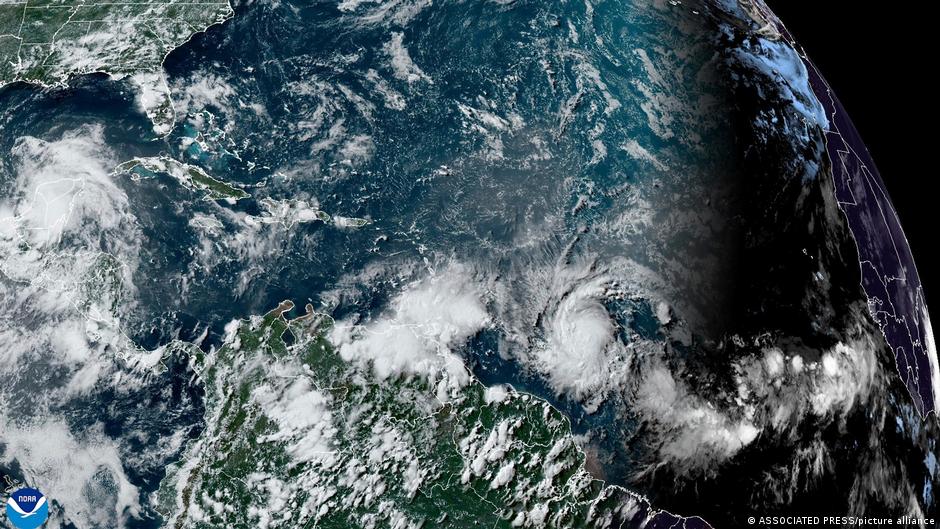 Hurricane Beryl nears Caribbean, strengthens to Category 4 – DW – 06/30 ...
