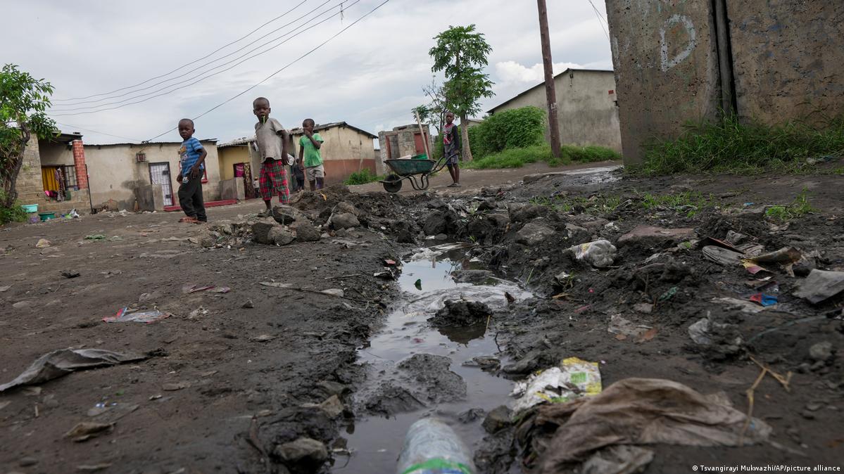 World Bank stamps $208 million Zambia grant to face drought – DW – 07 ...