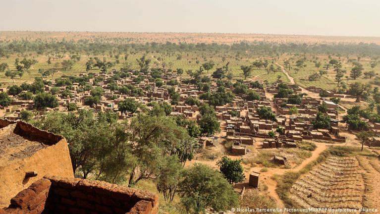 Mali: Armed group kills dozens at wedding celebration