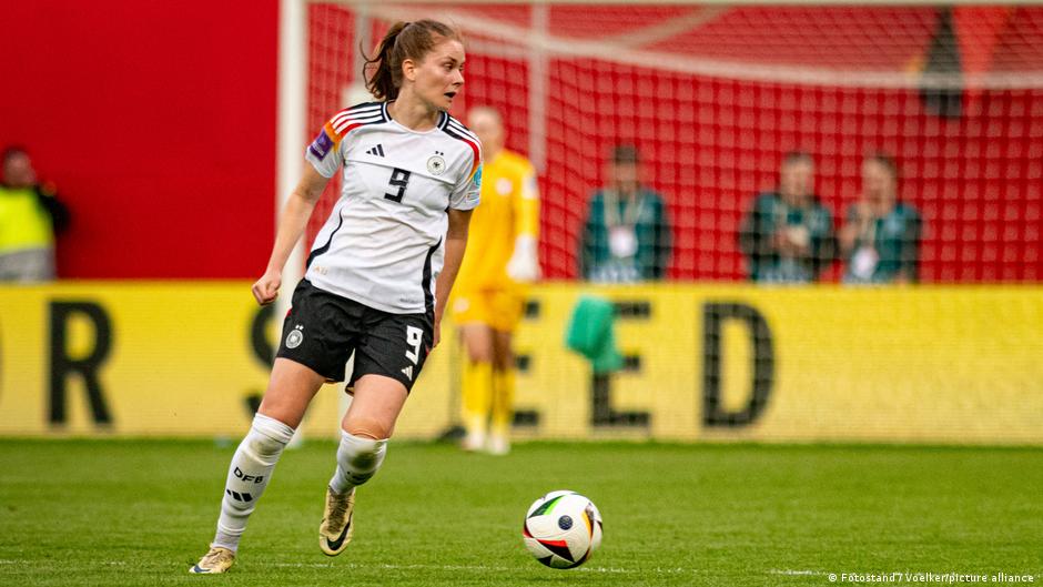 The woman leading German football's new era at Paris 2024 – DW – 07/18/2024