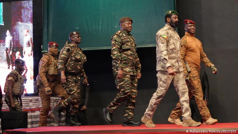 Le pour et le contre d'une possible adhésion du Togo à l'AES – DW – 21 ...