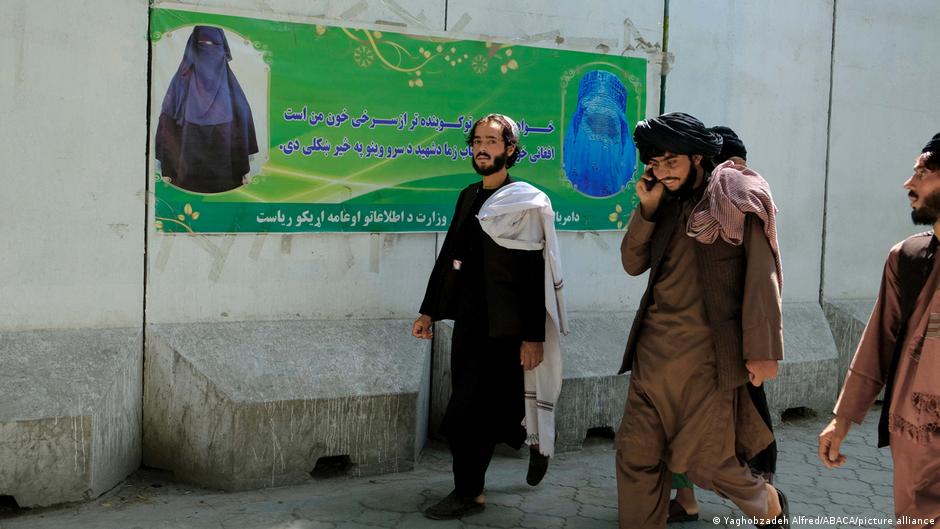 Afghanistan: Taliban 'morality police' crack down on women – DW – 07/10 ...