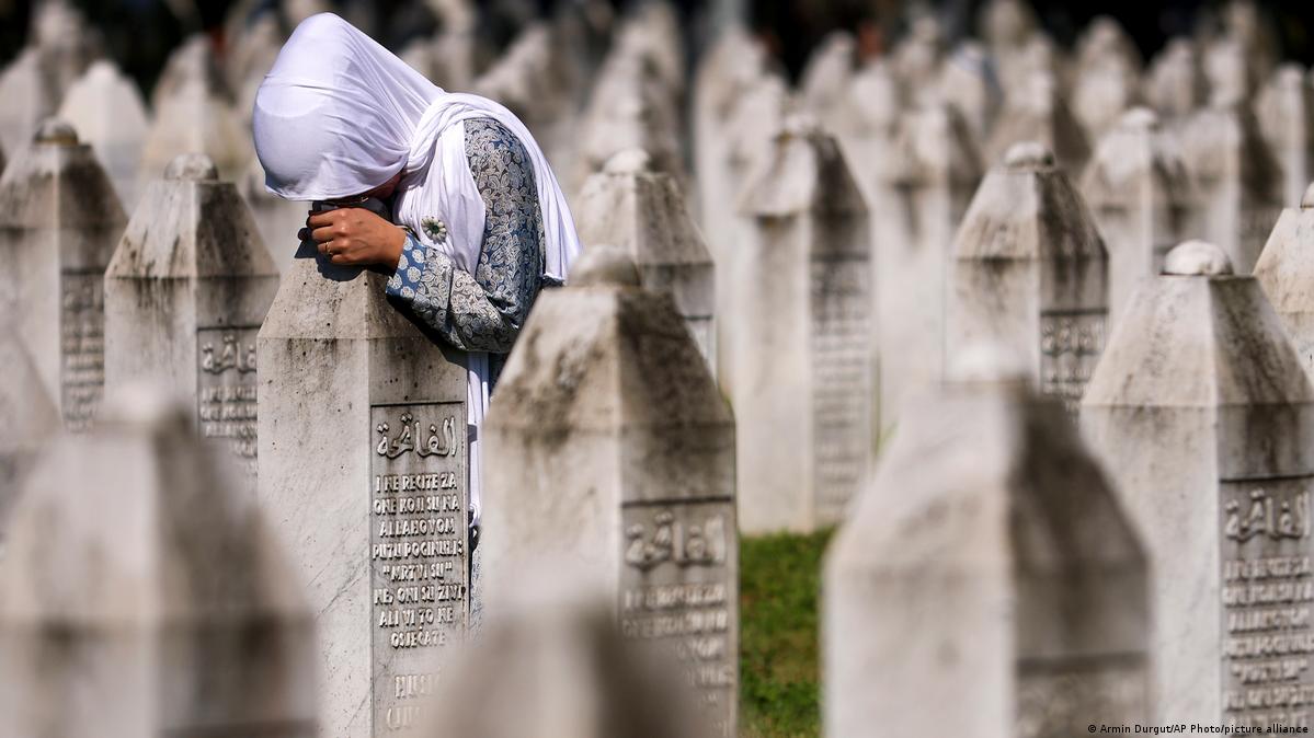Srebrenica 30 years on – DW