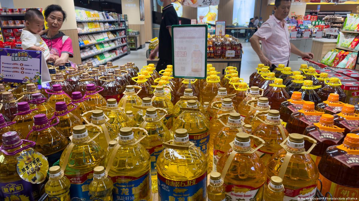 China cooking oil scandal exposes food safety problem