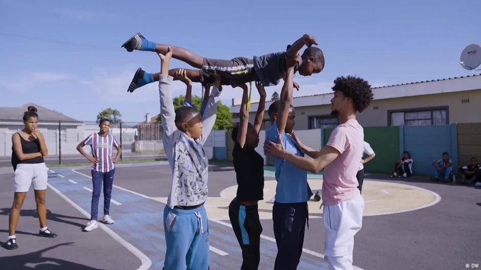 Kids in Cape Town dance away from drugs, gangs – DW – 07/17/2024