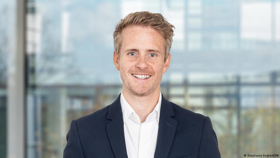 Matthew Moore – DW