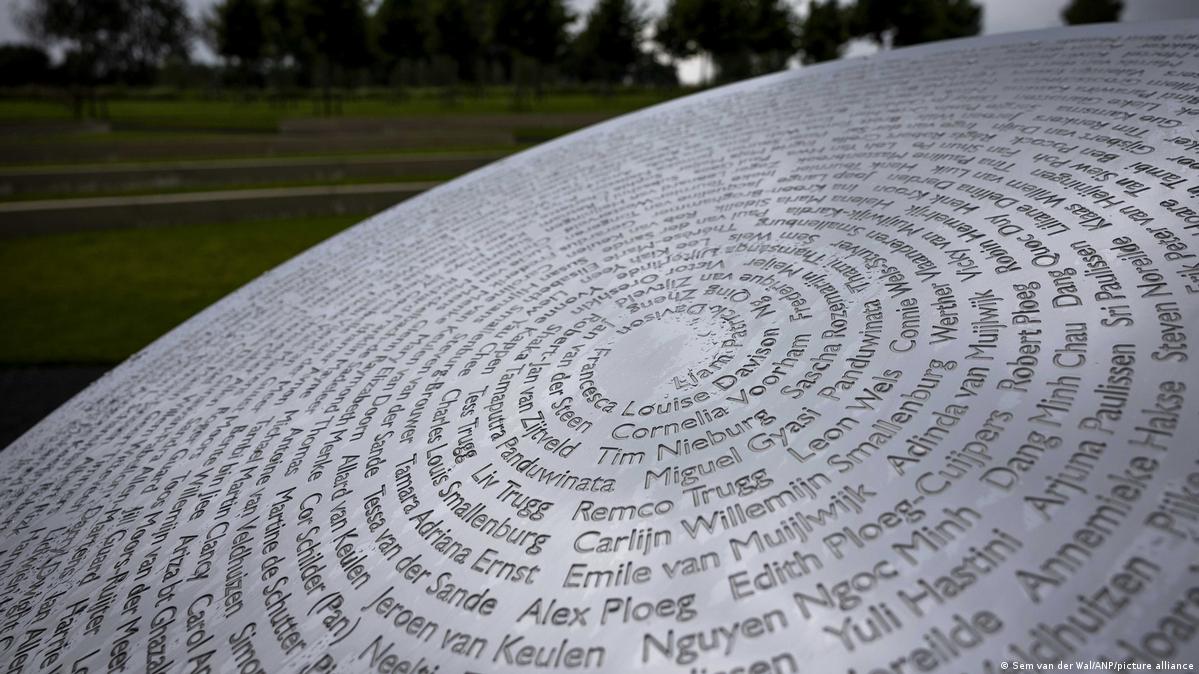 Australia, Netherlands lead MH17 commemorations, 10 years on – DW – 07 ...