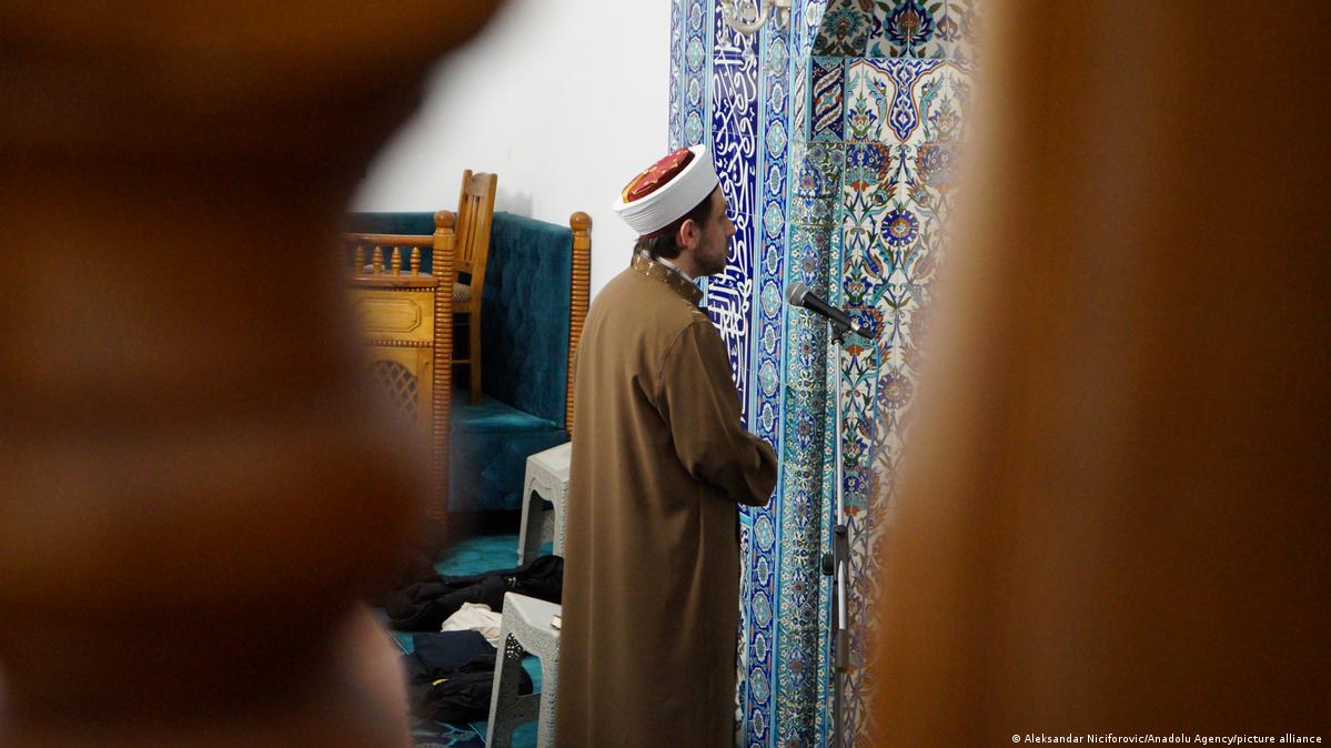 Tendencat islamiste në Ballkanin Perëndimor – DW – 21/07/2024