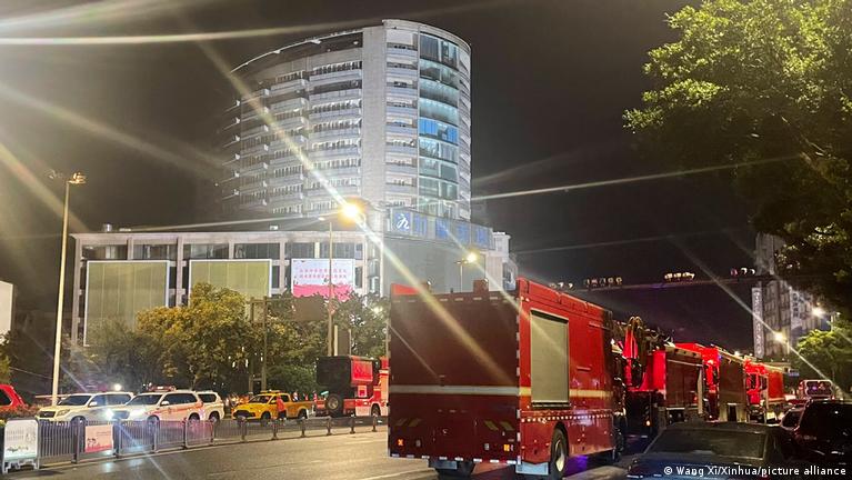 China: At least 16 killed in shopping mall fire – DW – 07/17/2024